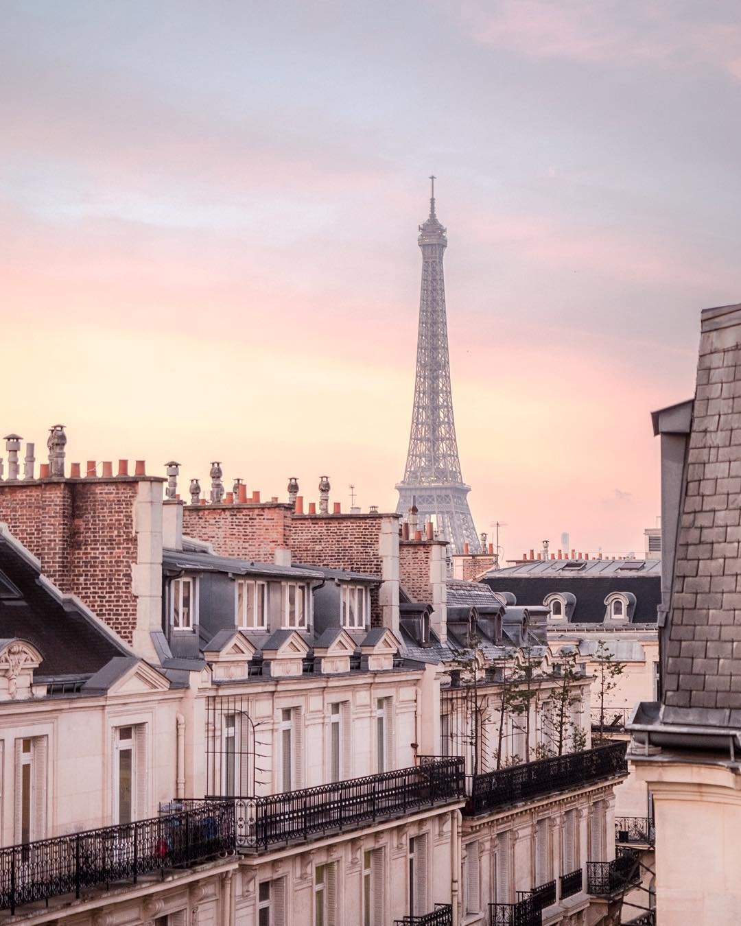 → Hotel Château Frontenac 4* - Paris | Official website